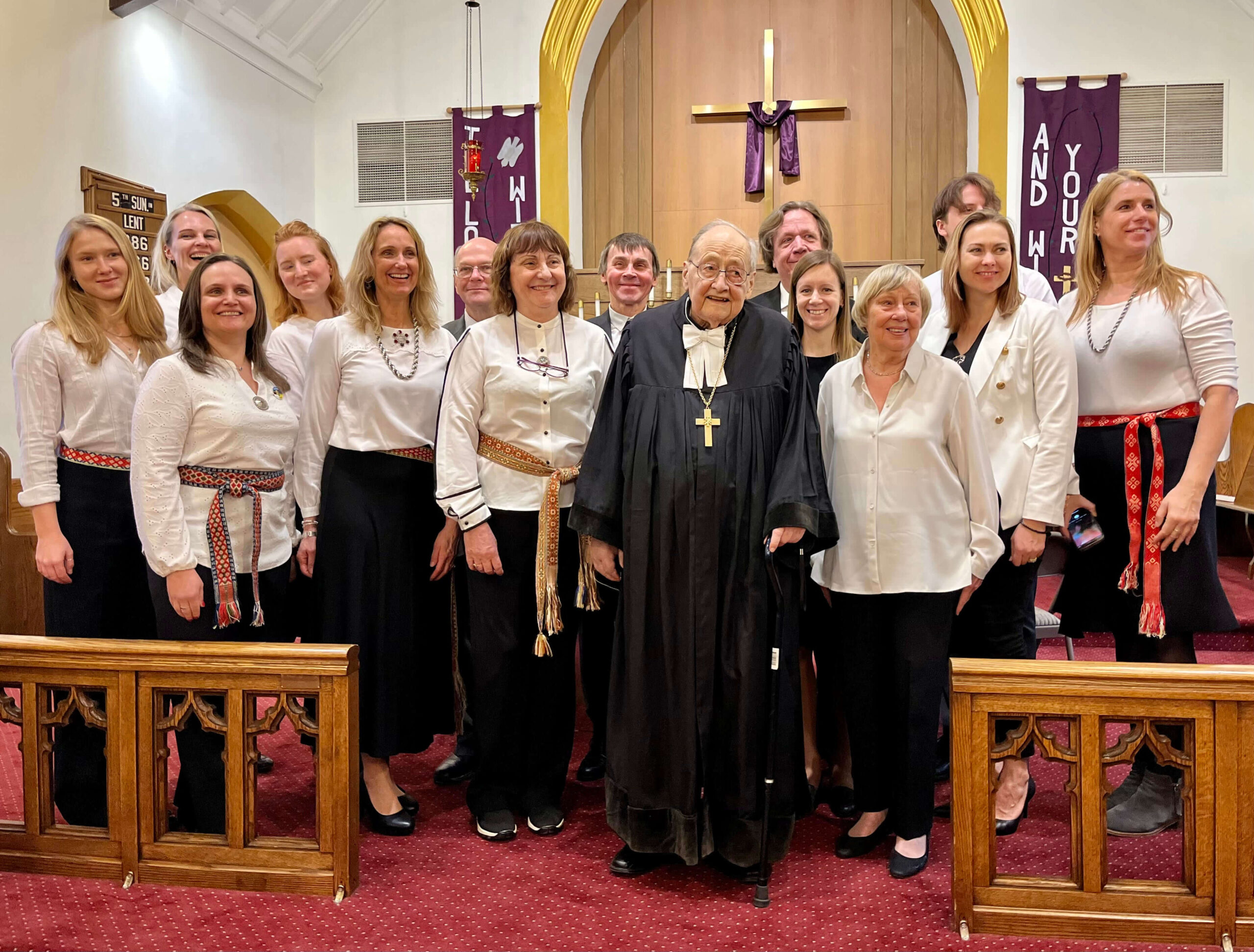 New Yorgi Eesti Segakoor austas piiskop Thomas Vaga tema 85. sünniaasta ...